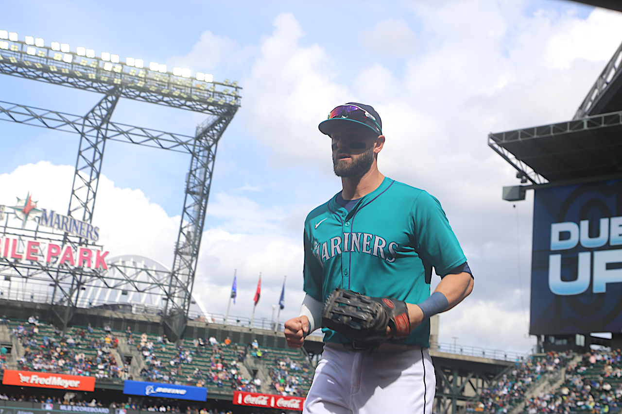 Mariners decide to end the Mitch Haniger era by releasing him