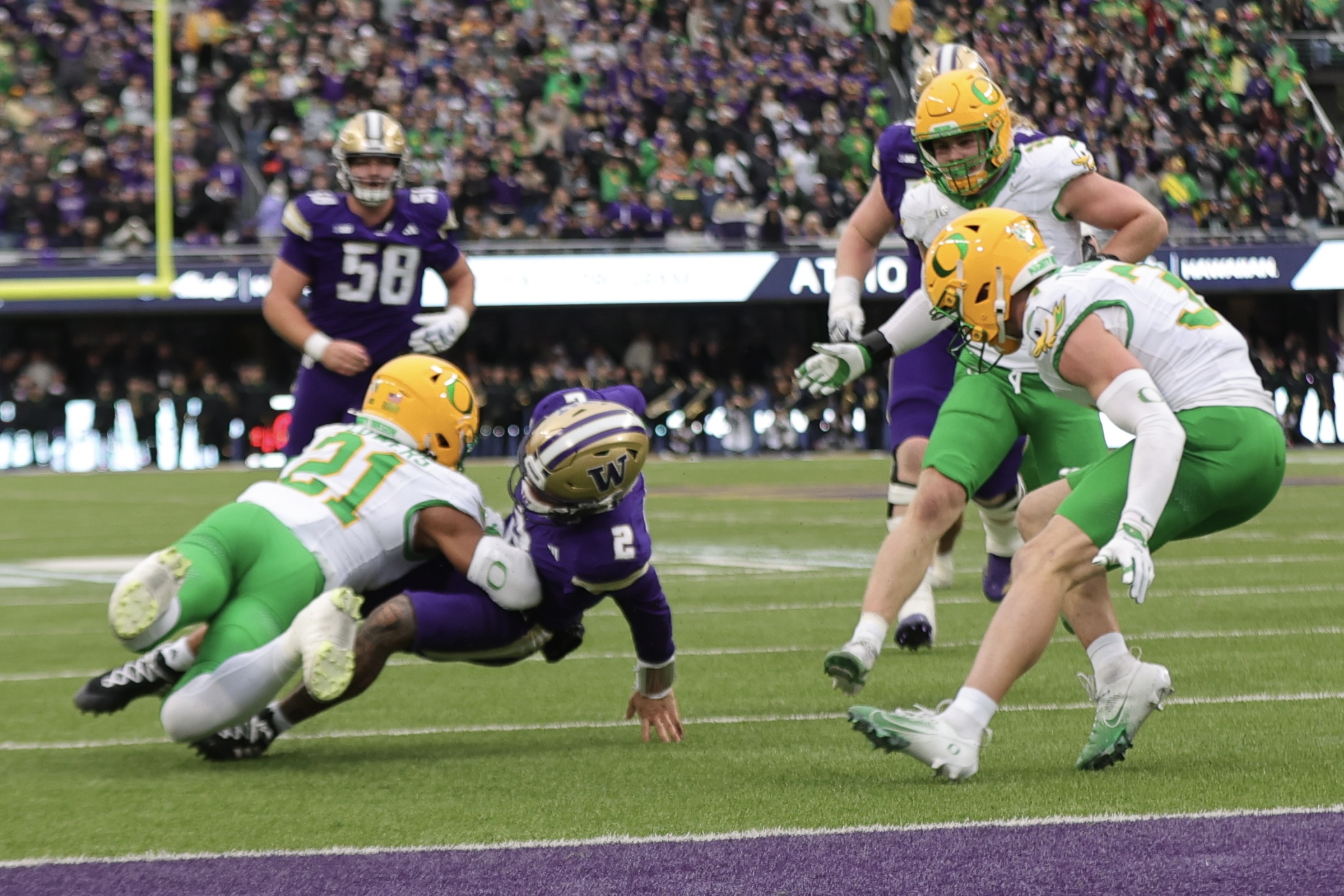 Huskies drop regular season finale to the Ducks 26-14 - Cascadiasports.net